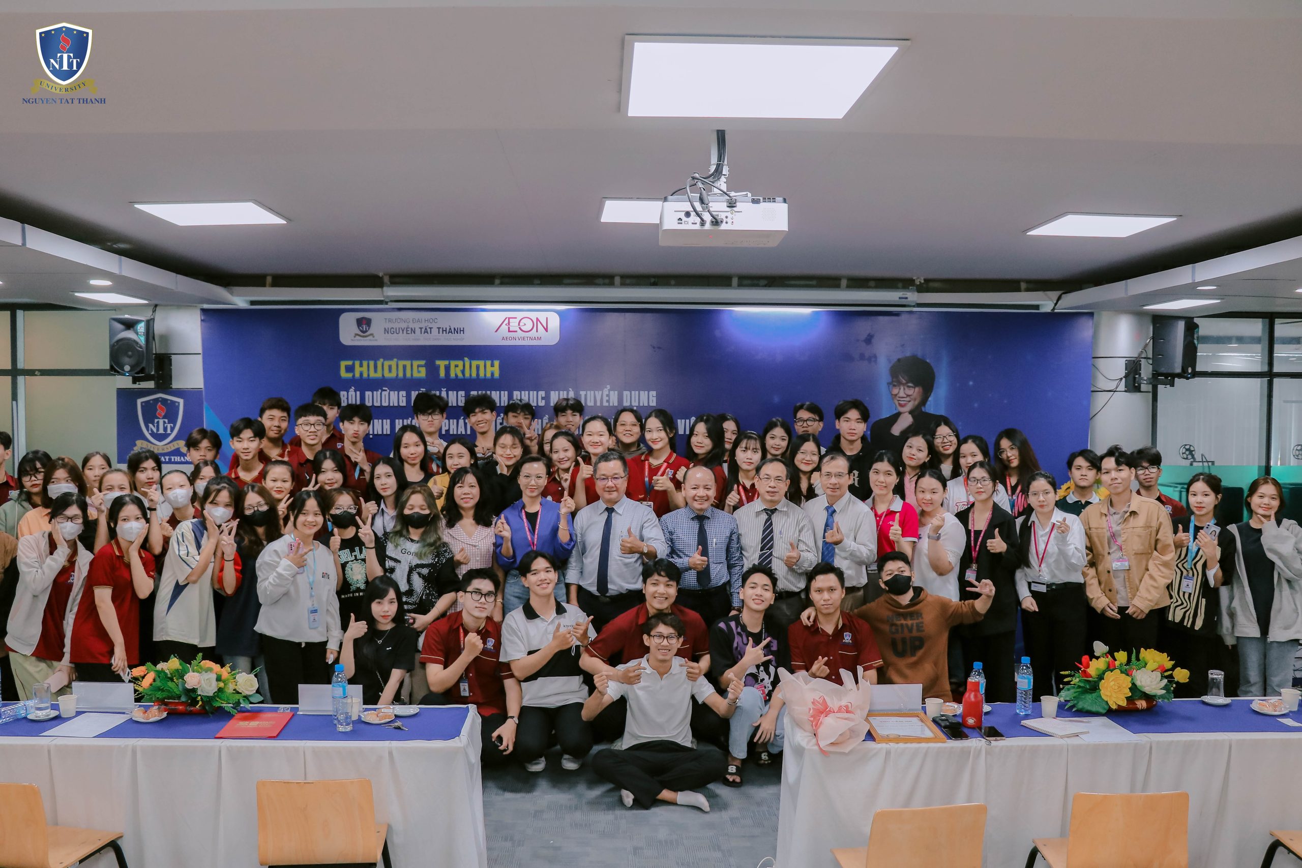 Chuyên đề Quản trị bản thân, Chinh phục nhà tuyển dụng và Định hướng phát triển nghề nghiệp do ...